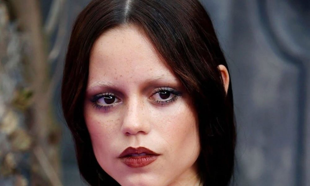 Jenna Ortega’s "Wednesday" Premiere Glam Is a Hauntingly Beautiful ...